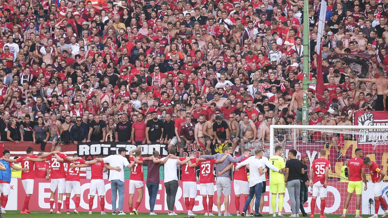 FC Kaiserslautern: Niedergang eines Traditionsklubs FC Kaiserslautern: Niedergang eines Traditionsklubs